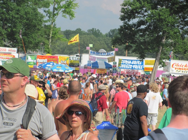 bonnaroo-2010-1811 - owl and bear